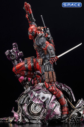 Deadpool Fine Art Statue - Signature Series (Marvel) (Marvel ...