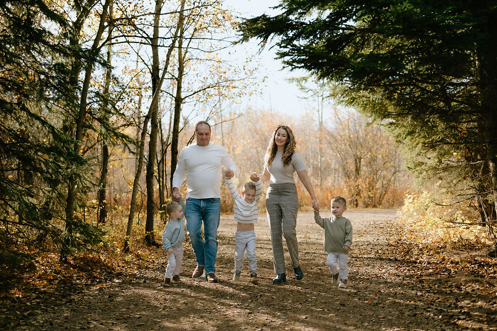 THE STRANG FAMILY | LLOYDMINSTER FAMILY PHOTOGRAPHER