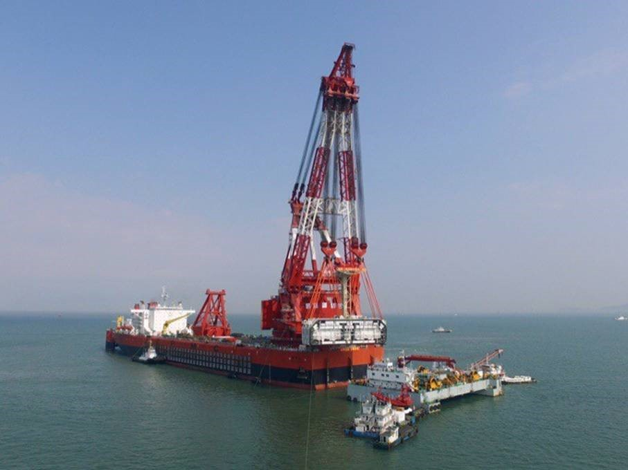 Crane Vessel with DP and 12000t lifting capacity (revolving) now available