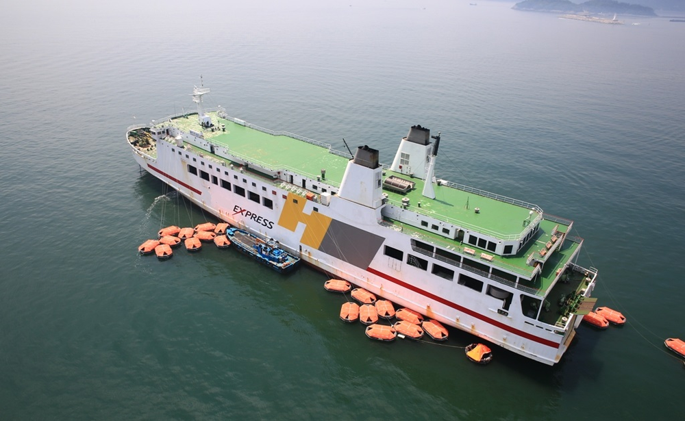 Ropax with 975pax capacity available in Korea