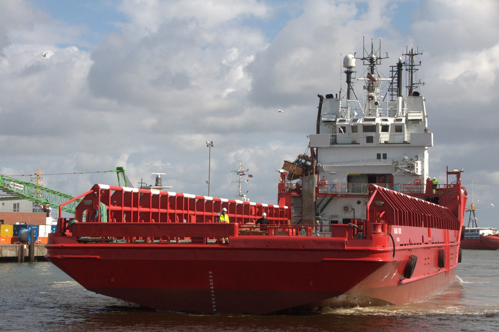 DP2 Supply Vessel/Pipe Carrier open in Germany