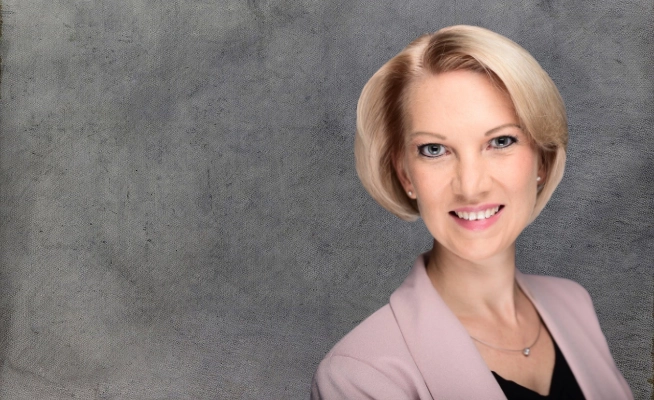 DR. CORA PODDER · Fachärztin für Augenheilkunde