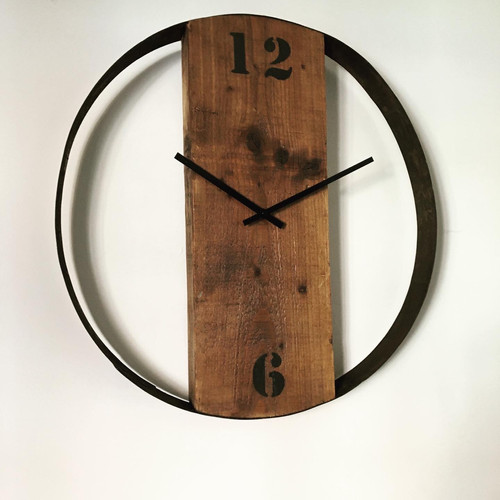 Whiskey barrel ring clock | chalkandlinen