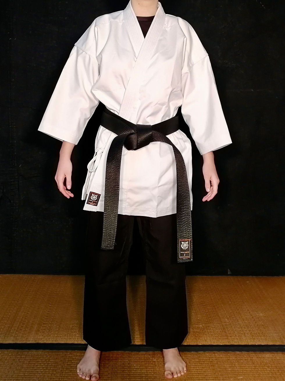 Female Karate Gi 16oz - Master Black & White | White Tiger Gi