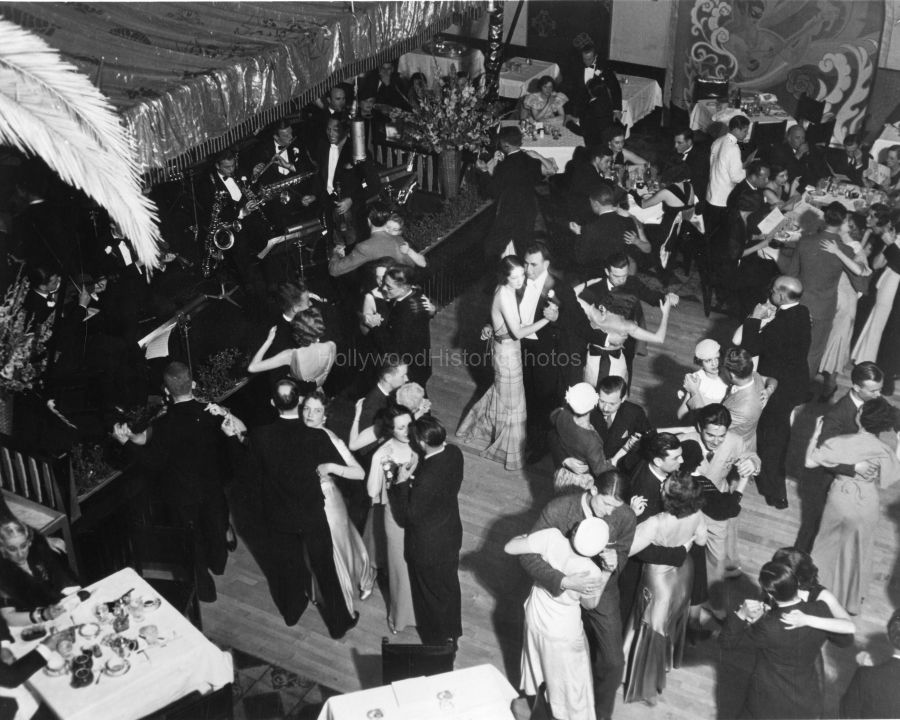 A Glittering Timeline: The History and Evolution of New Year's Eve ...