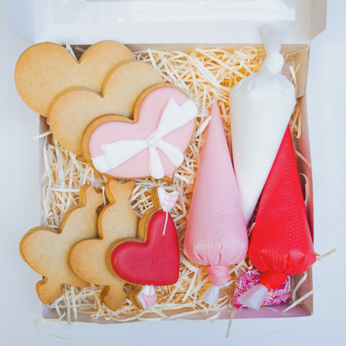 Beat The Baker - DIY Valentines Day Cookie Decorating Kit | The Mini ...