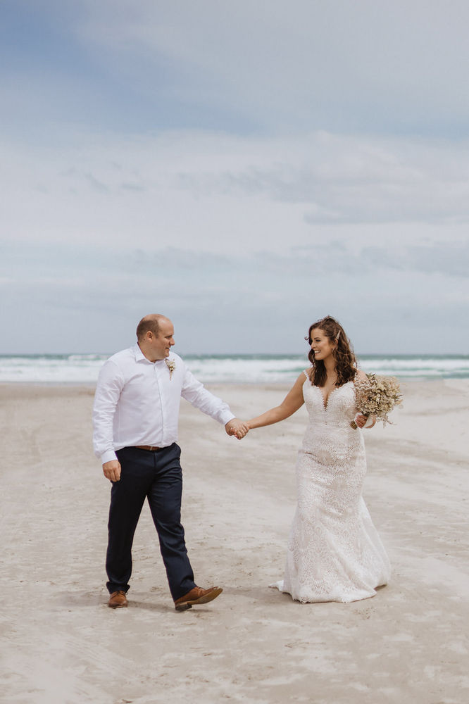 Dunedin // Lochend Woolshed and Tomahawk Beach Wedding