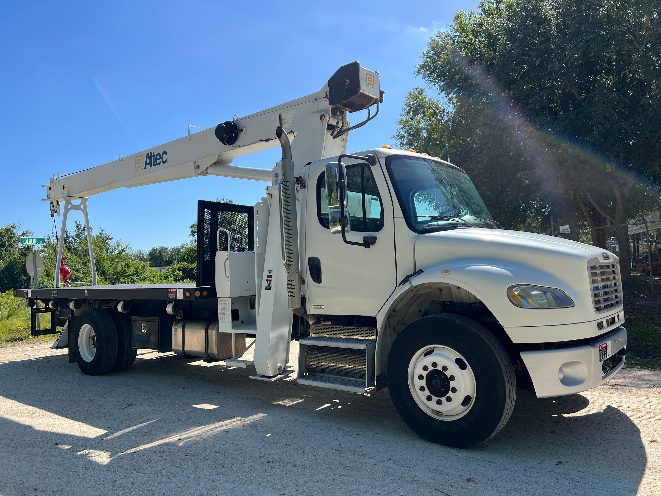 2010 FREIGHTLINER M2 106 ALTEC CRANE | S&N Auto Locators