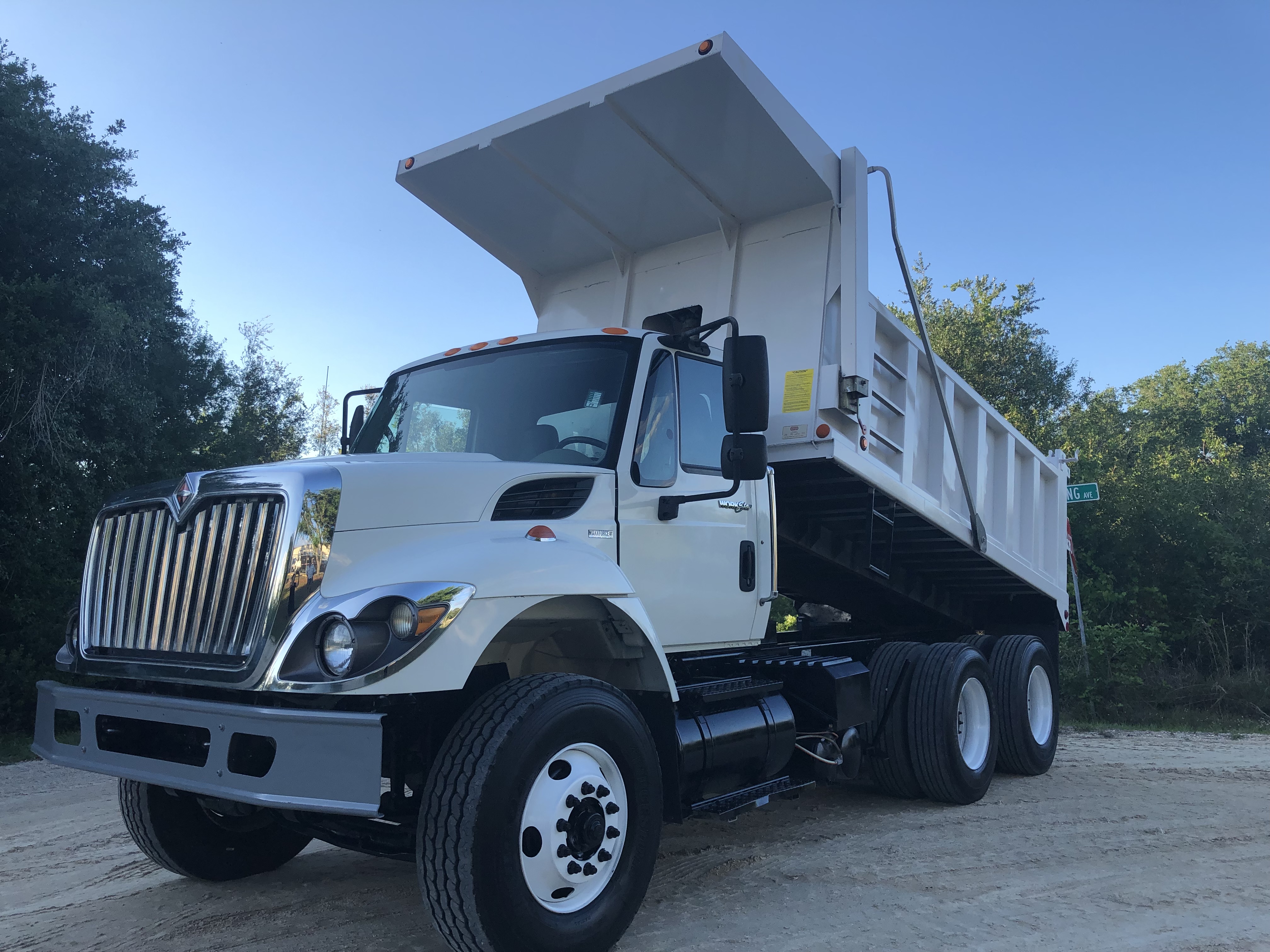 2010 INTERNATIONAL WORKSTAR 7400 DUMP TRUCK