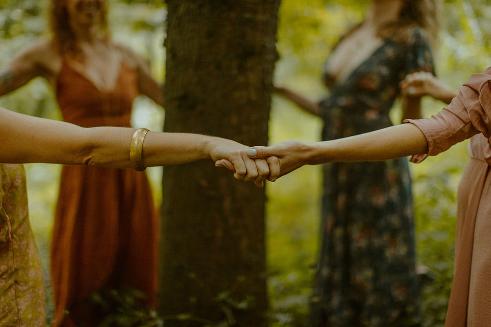 Die Kraft der Weiblichkeit und warum wir uns mit ihr verbinden sollten