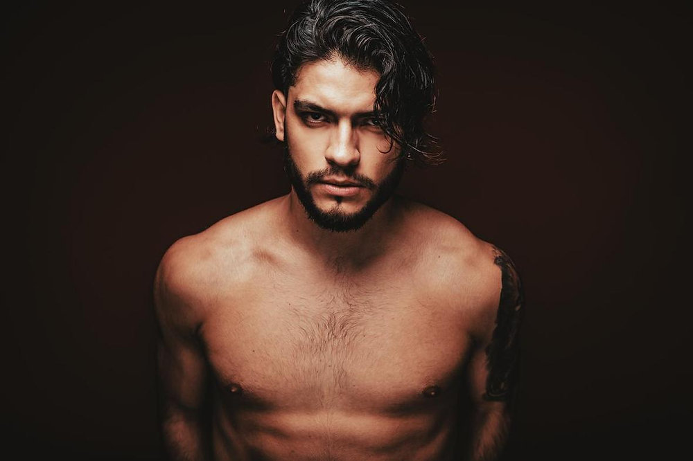 El artista ecuatoriano Javier Neira presenta su nuevo single "Veneno"