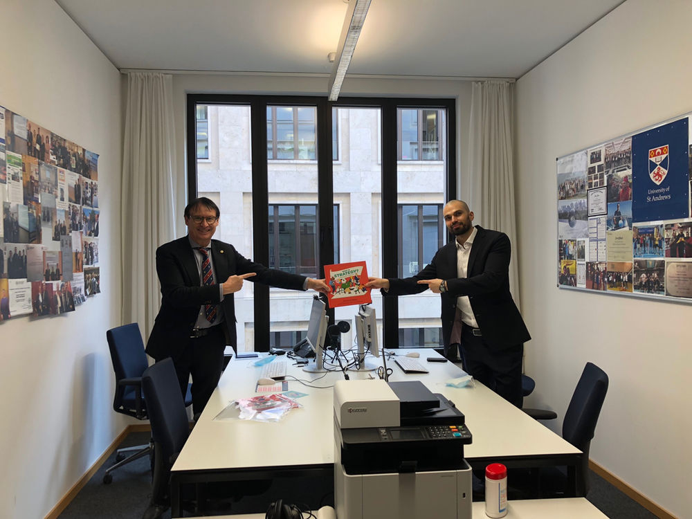 Dr. Trummer welcomes his former leadership student at House of Finance ...