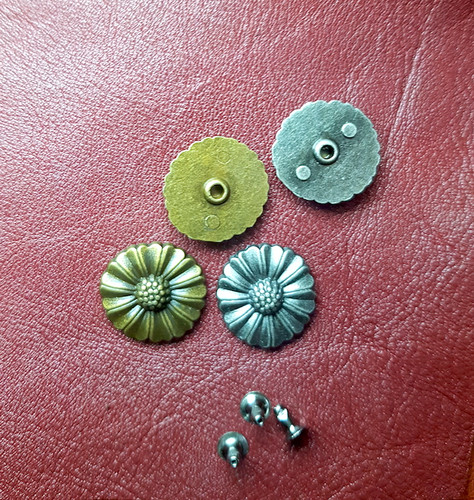 RIV015 Daisy Rivet | Red Olive Design