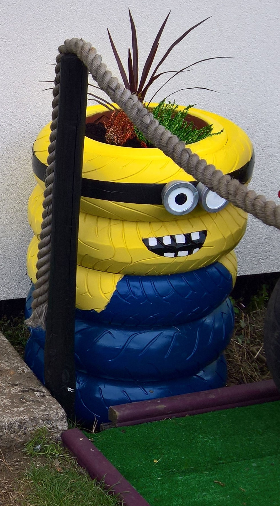 Tyre minions. Make your own Minions from recyled tyres.