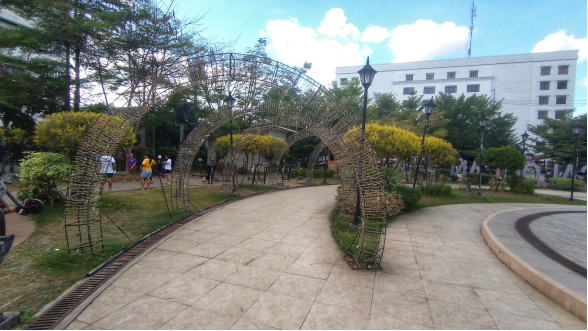 Students flock at Caloocan People's Park for recreational activities