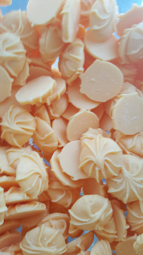 Caramel Chocolate Buds 100g | thejollylollytrolley