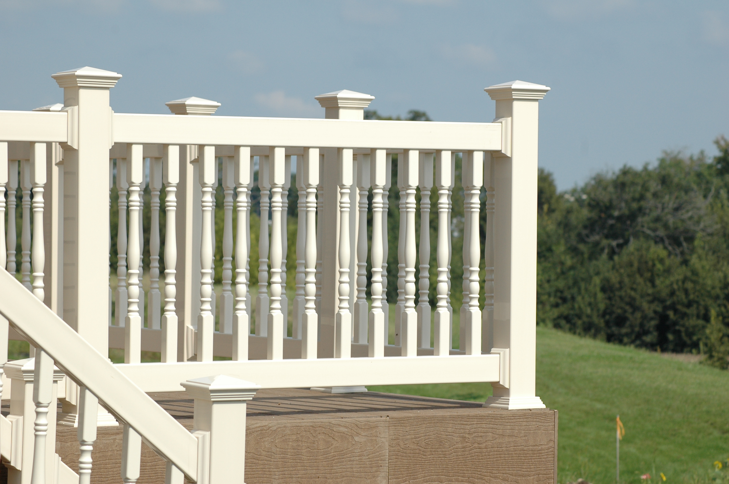 Traditions Vinyl Railing System | Custom Craft Distribution