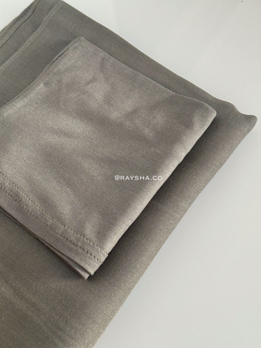 Modal Eiliyah with hijab hat | Raysha.co