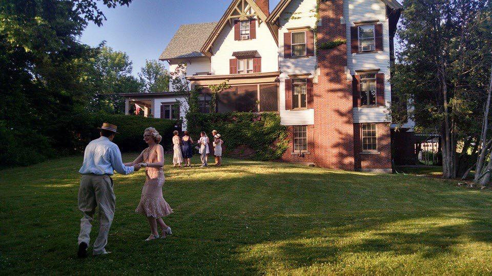 Black Swan Inn | Bed and Breakfast | 354 West Main Street, Tilton, NH, USA