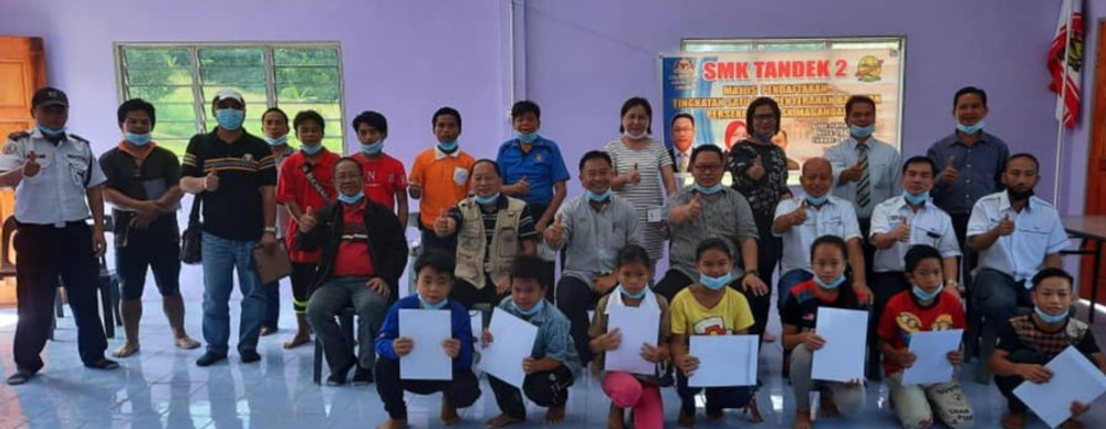 MURID TAHUN 6 SK SG.MAGANDAI TERIMA SUMBANGANMURID TAHUN 6 SK SG ...