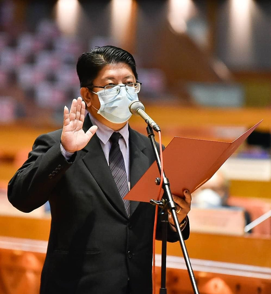 SABAH: 70 ADUN, EMPAT ADUN DILANTIK ANGKAT SUMPAH JUMAATSABAH: 70 ADUN ...