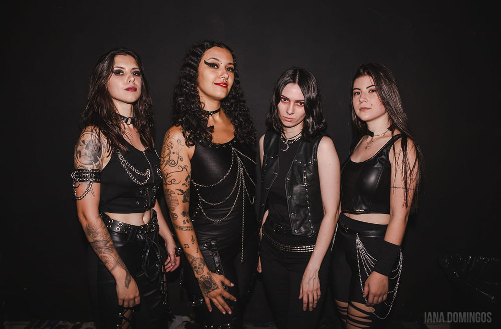 Crypta: Jéssica Di Falchi é oficializada como guitarrista da banda ...