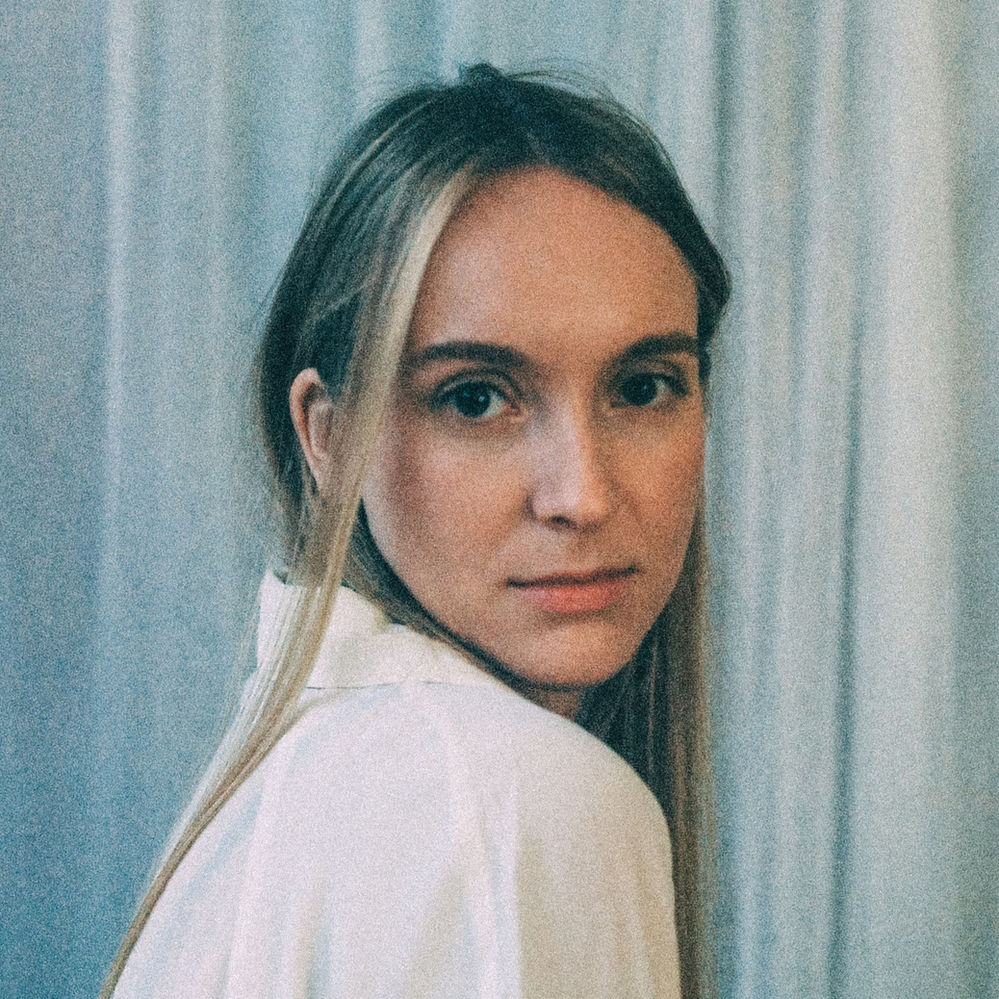 Introducing.... Frida Blomberg with debut single 'Closer'