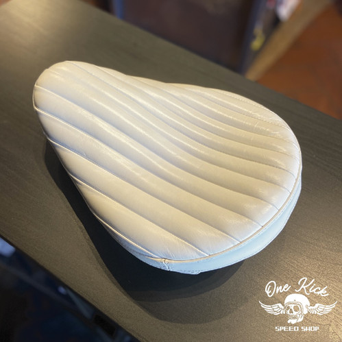 Bates Style - Solo Seat - White | Onekick Speedshop