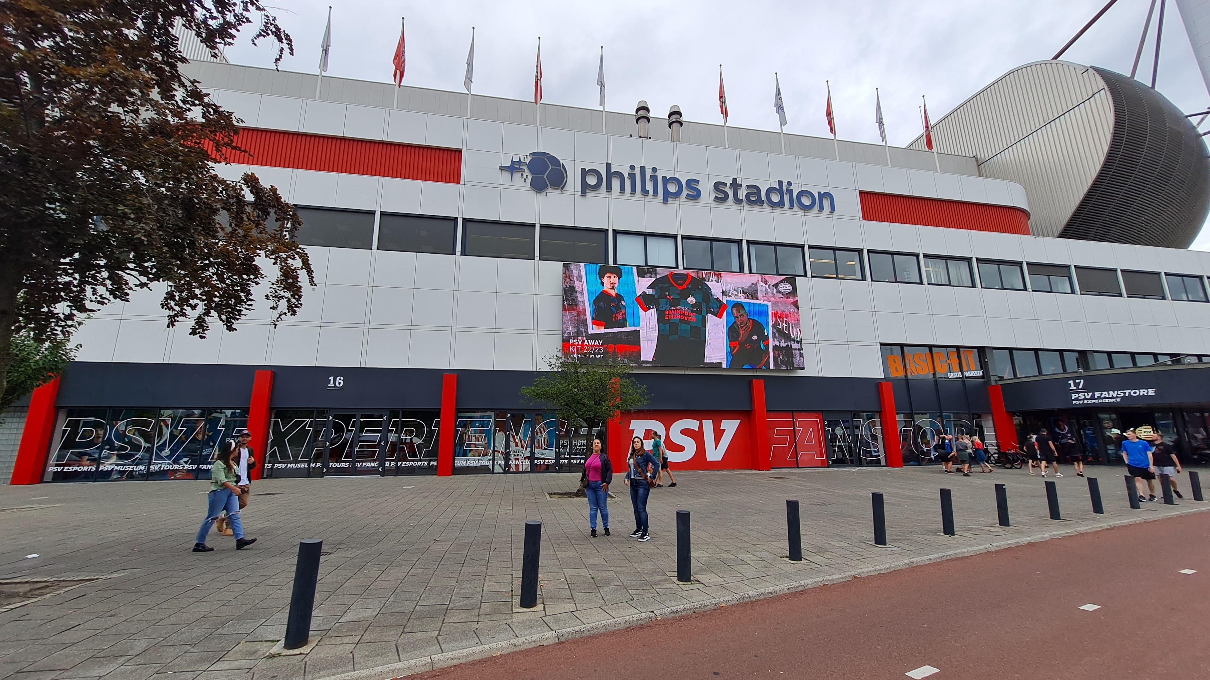 Como é o estádio do PSV em Eindhoven na Holanda Conheça o Philips Stadion