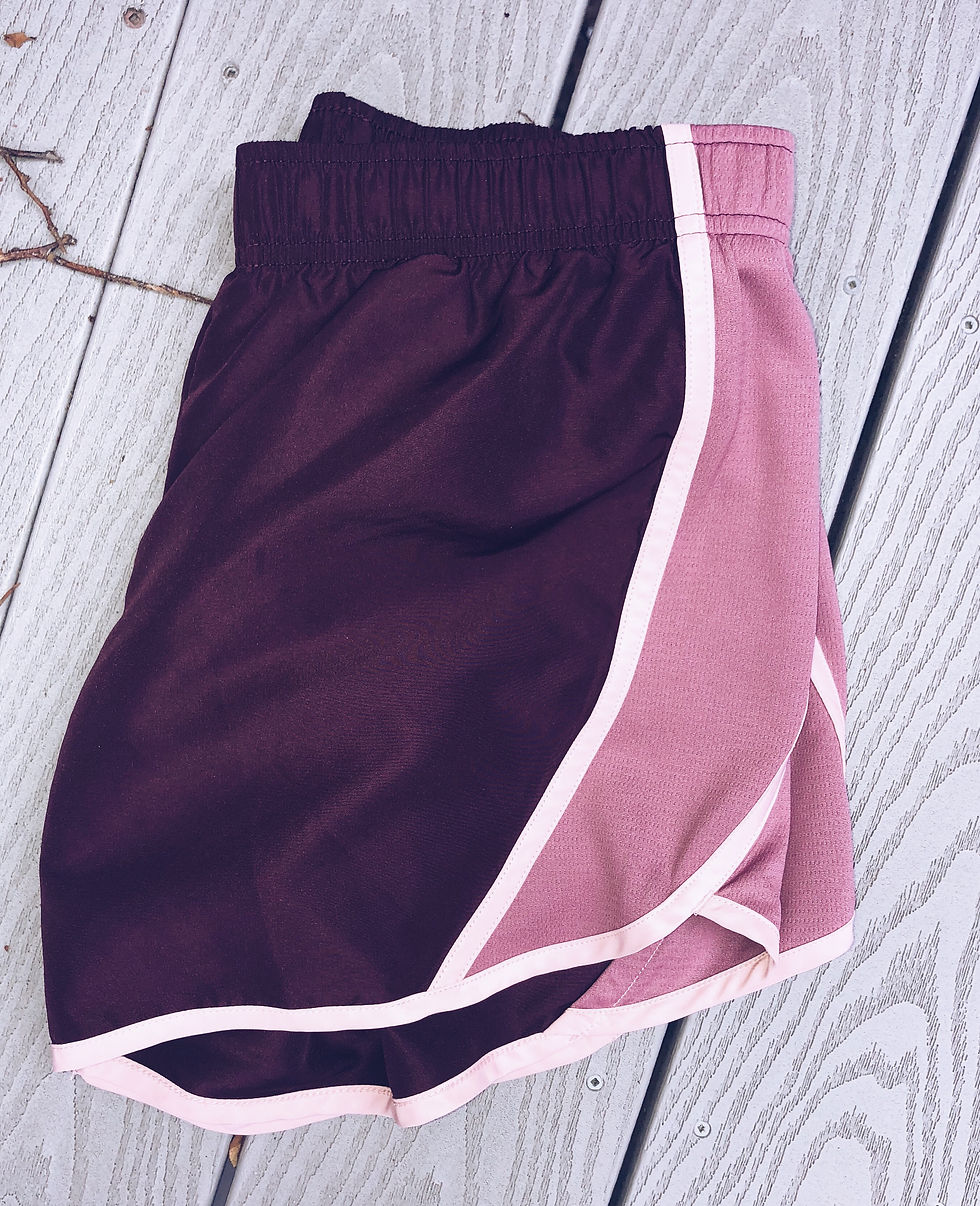 college wardrobe must-haves: 24 essentials for every college gal's tiny ...