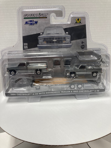 1/64 Chase unit 1986 Chevrolet and gooseneck and 1983Chevrolet c-10 ...