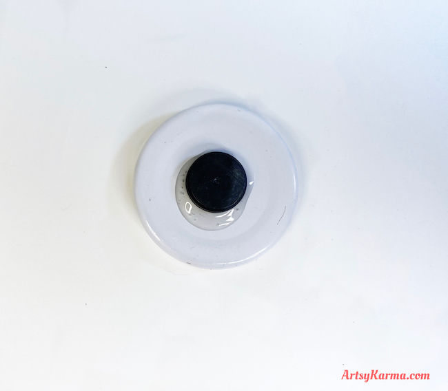 Charming Mason Jar Lid Decor: DIY Resin Magnets | Artsy Karma