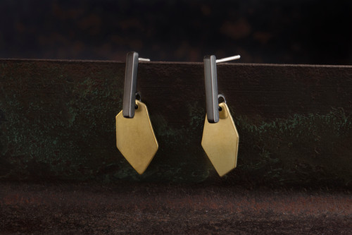 礦石耳環 墨黑純銀拼接黃銅 Ore Earrings Oxidized Silver x Brass | intzuitionjewelry