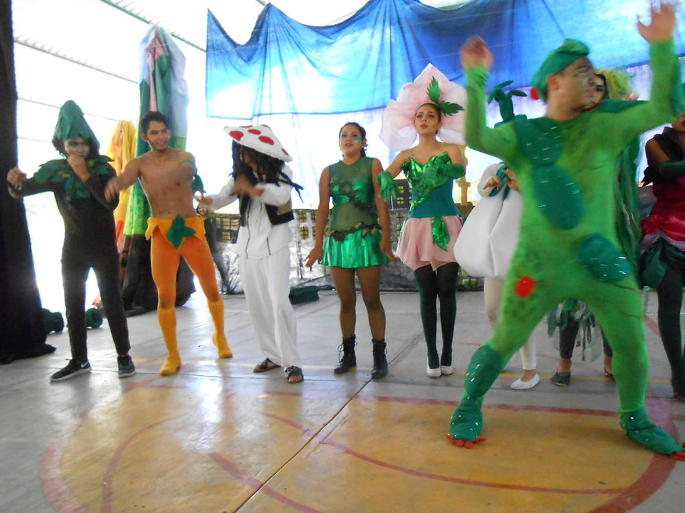 Presentación de la obra Que Plantón con el taller de Teatro de la Prepa ...