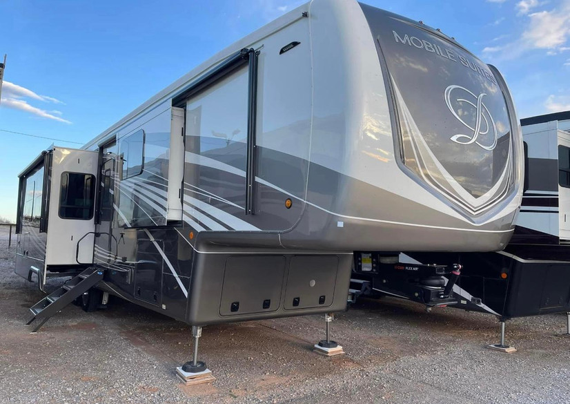 2022 Mobile Suites 41RKDB | Rolling Retreats