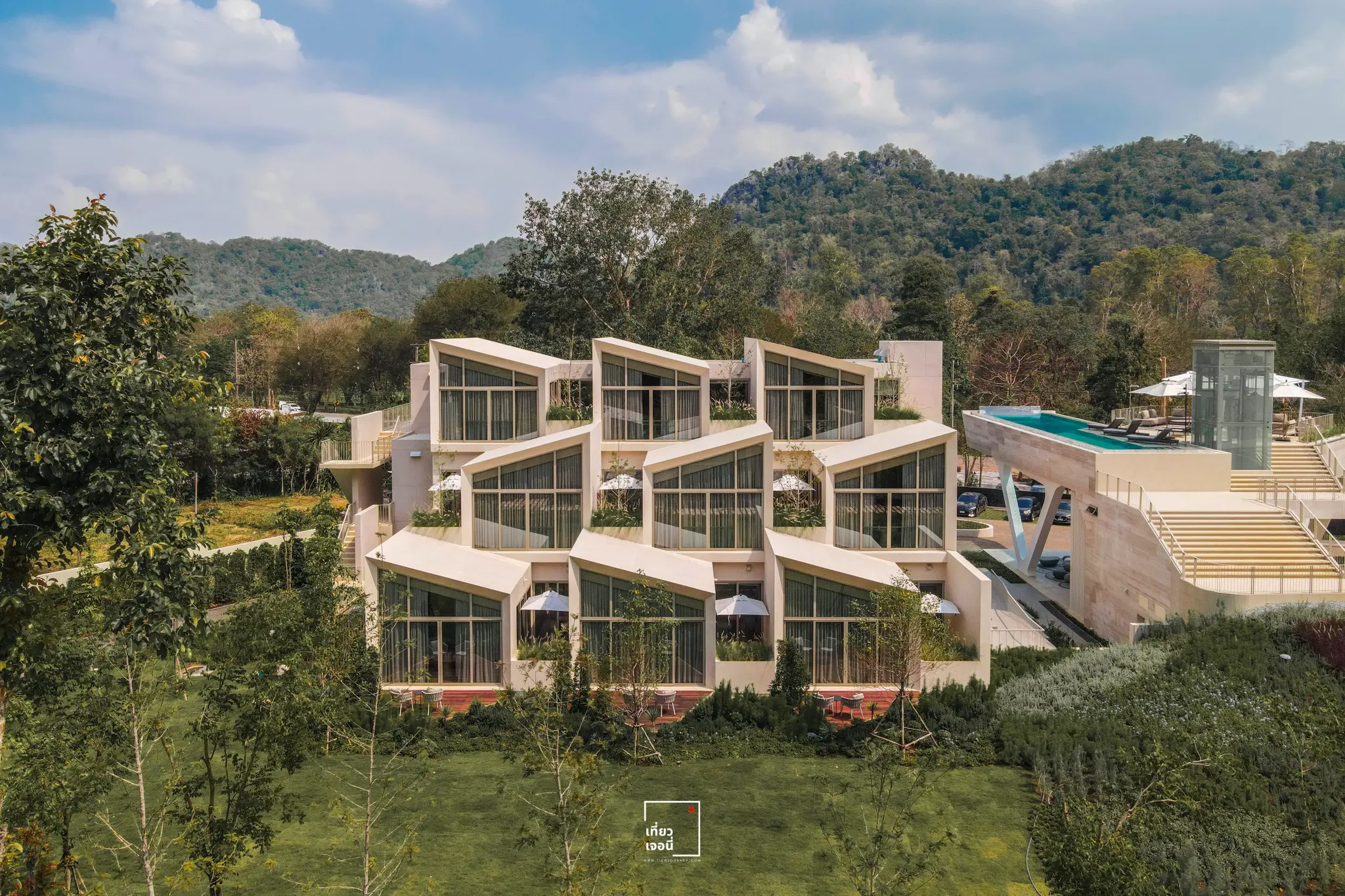 รีวิว MYS Khaoyai โรงแรมเปิดใหม่ล่าสุด ใจกลางเขาใหญ่ พร้อมสระว่ายน้ำลอยฟ้าอะคริลิคใสใหญ่ที่สุดในไทย