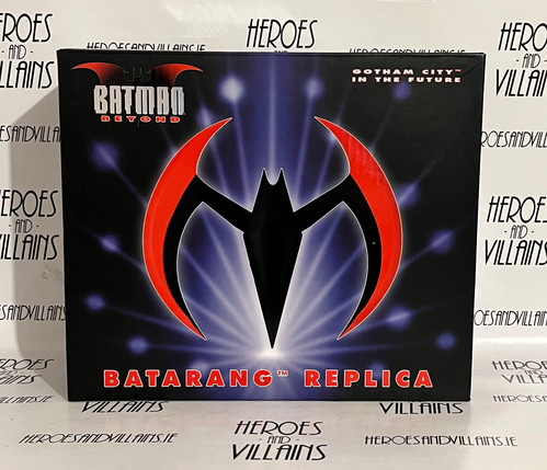 BATMAN BEYOND RED BATARANG PROP REPLICA (NECA 2022) | Heroes and Villains