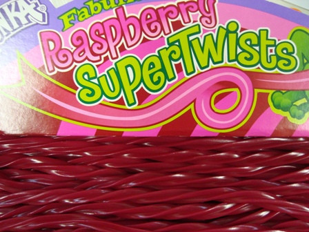 Wonka Raspberry Twister 130g | yeoldelollyshoppe
