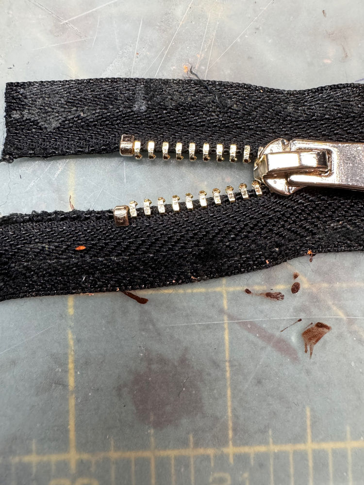 Zipper pull sticking | Leathercraft Masterclass