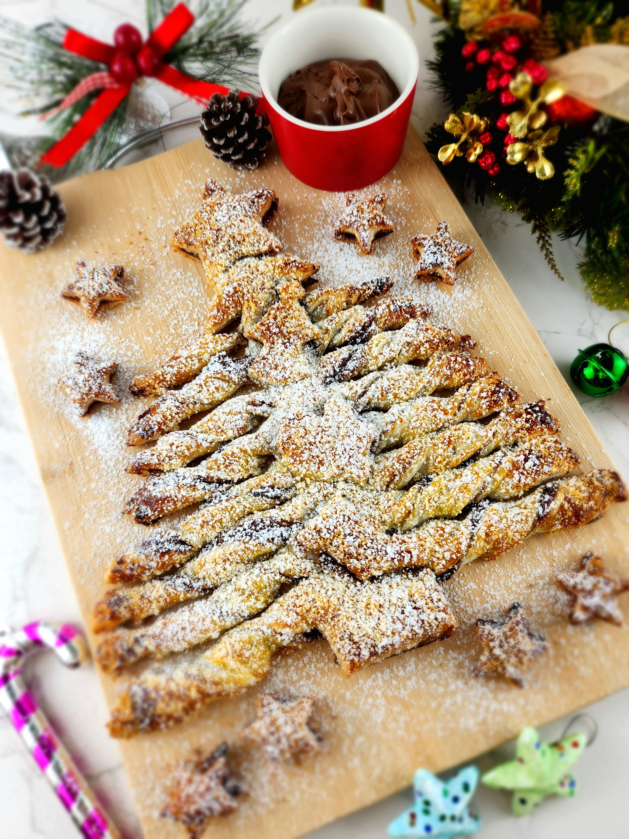 Nutella Puff Pastry Christmas Tree [Ready in 15 minutes!]
