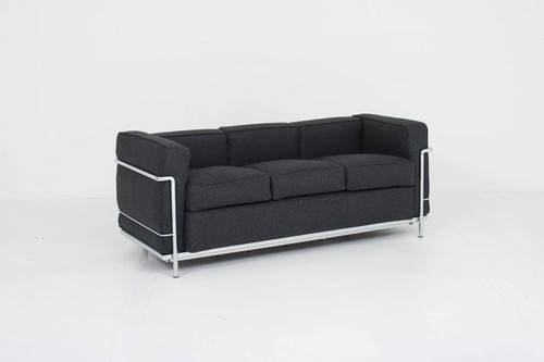 Le Corbusier LC2 3er Sofa von Cassina in dunkelgrauem Wollstoff | STUZH GmbH