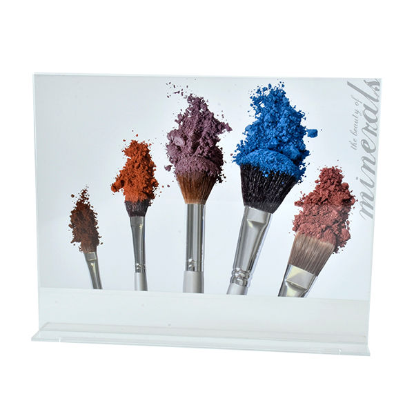 graphic-holder-medium-for-showcase-display