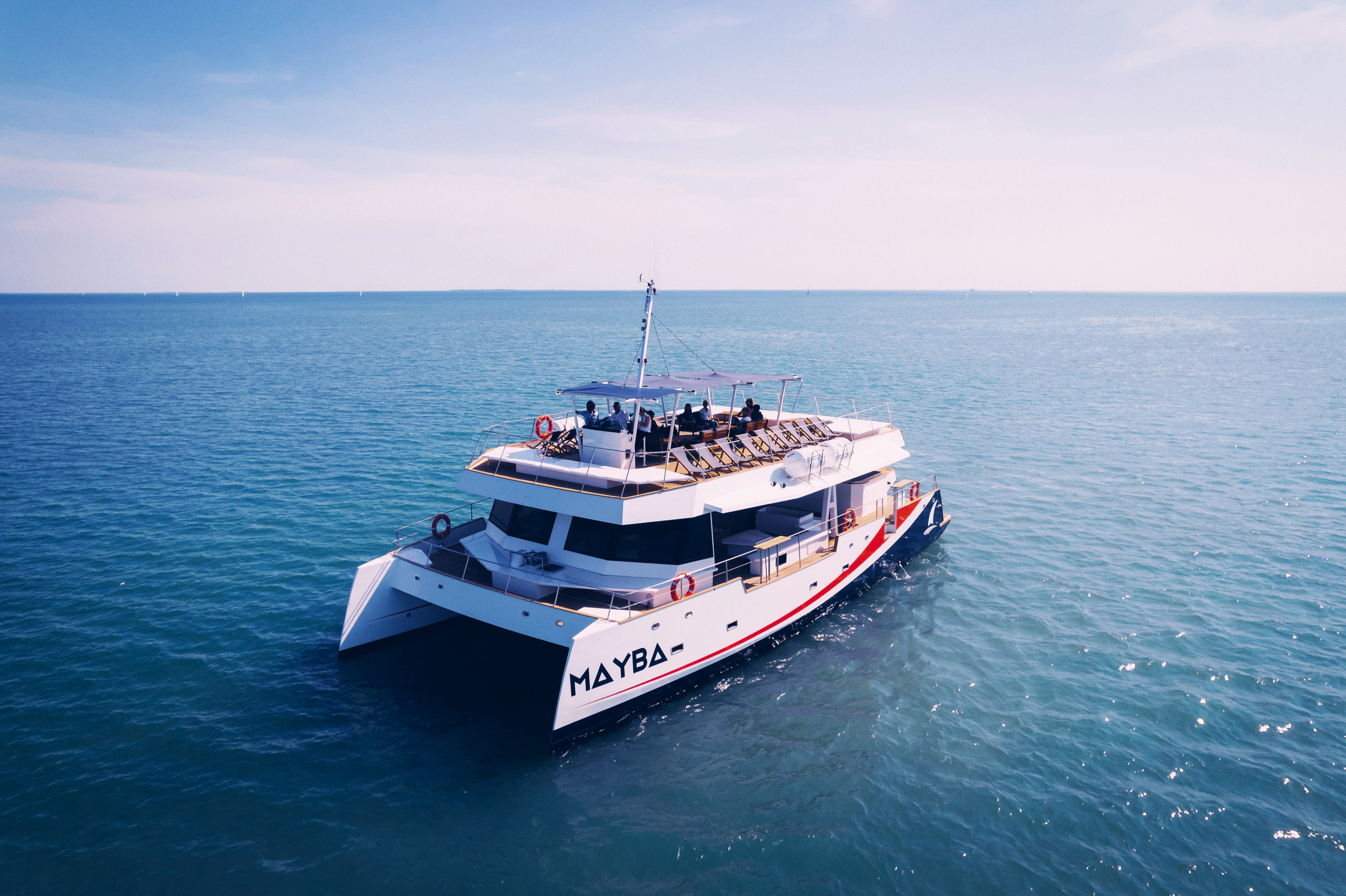 MAYBA | LIFE IS BOAT | LOCATION MAXI CATAMARAN | COTE D'AZUR