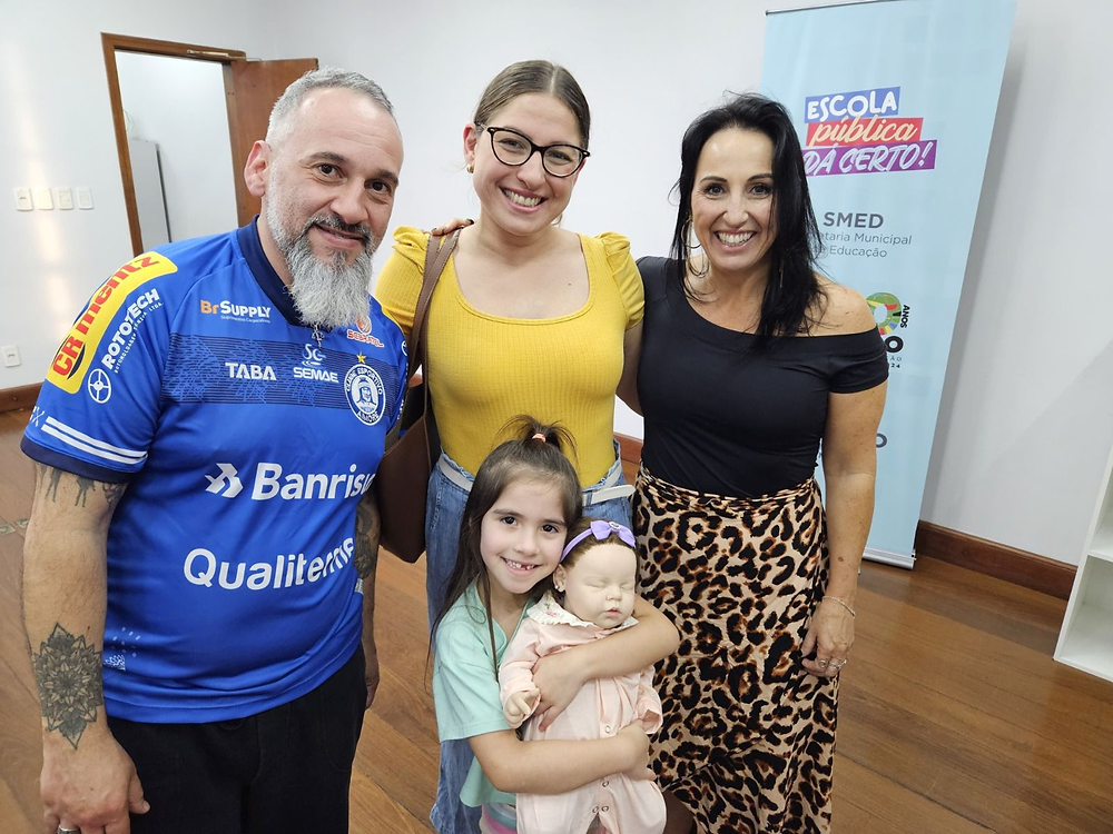 São Leopoldo: o reencontro da pequena Maitê e sua boneca Heleninha