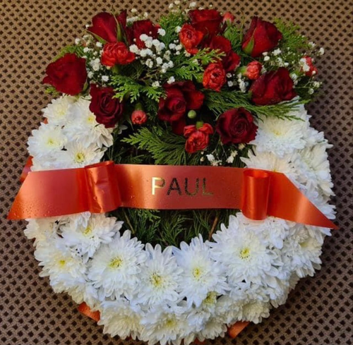Personalised circular floral tribute. | Traceys Florist