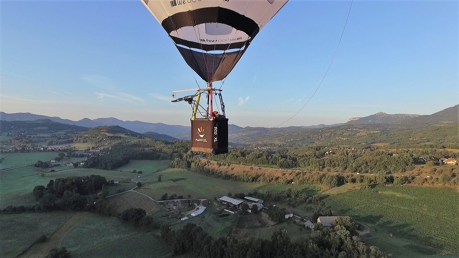 Fullscreen Page | flydoo