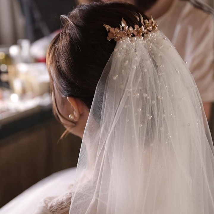 Guide on Choosing The Right Headpieces for Your Bridal Veil