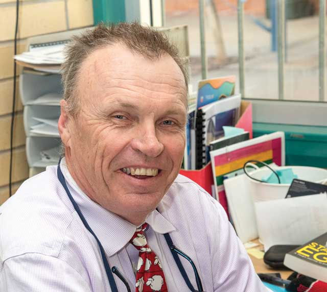 Lightning Ridge students descend on Canberra