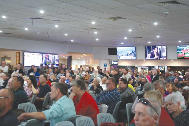 Miners flock to Lightning Ridge as officials clarify claims