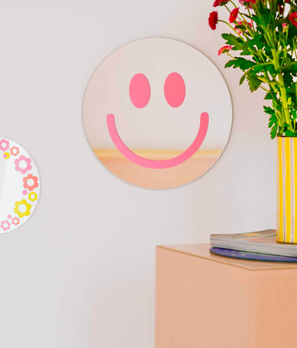 Smiley mirror | Angie on the wall
